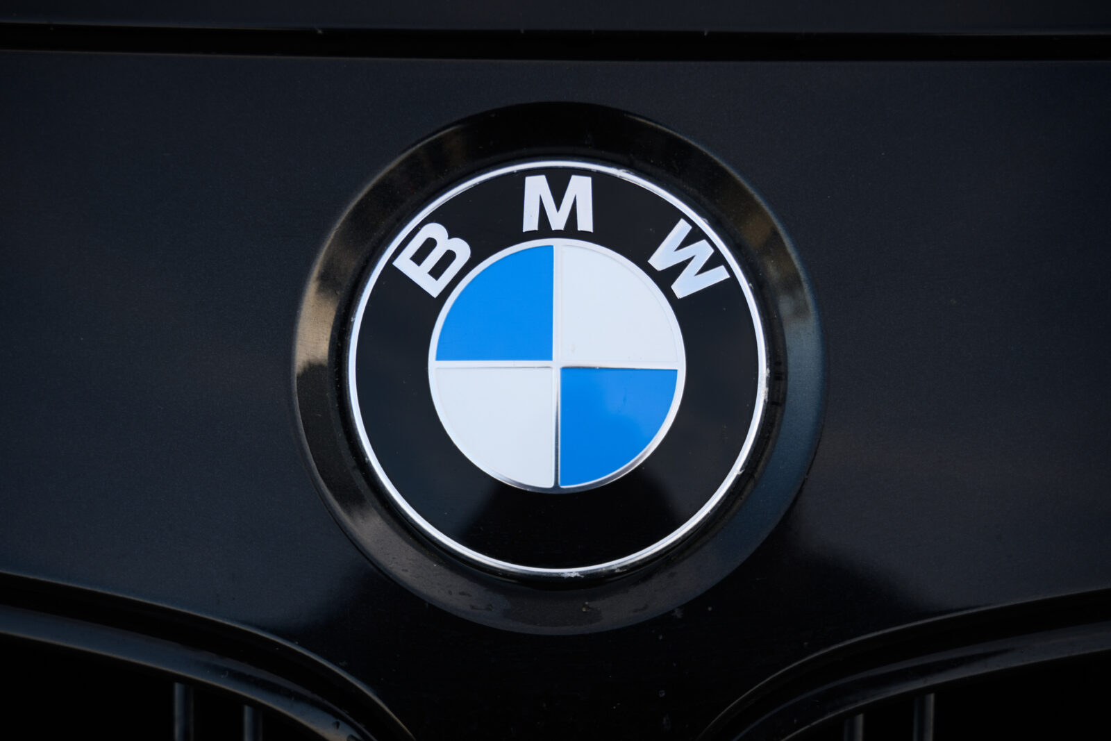 BMW vs Mercedes: Which brand is best for me? - Hippo Leasing