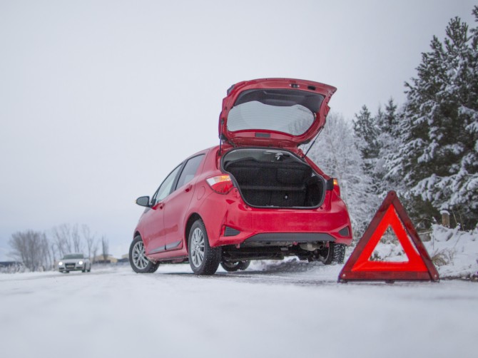 Winter Driving Kit: 15 Essential tools and gear to keep in your car